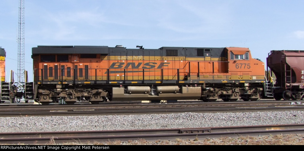 BNSF 6775